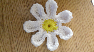 Ravelry: Small Spring Daisy Applique pattern by Crochet Creation's by Ness