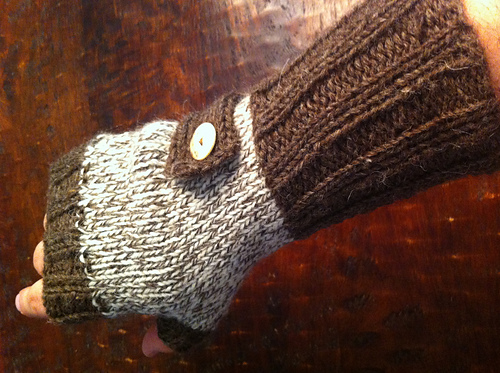 Ravelry: Calle Half-mittens pattern by Kristin Blom