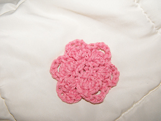 Ravelry: small simple flower pattern by N Hummel