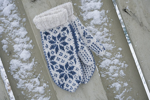 Ravelry: Granny mittens pattern by Anna Radchenko