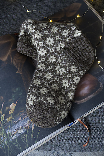 Ravelry: Sherbrooke socks pattern by Anna Radchenko