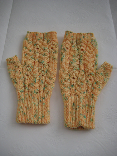 Ravelry: Fingerless mittens Wheat field pattern by Maryna Radzko