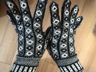 Ravelry: nimoco's Sanquhar gloves kit Rose - Peg millar version