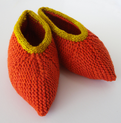 Ravelry: Toe Bean Slippers pattern by Nina Machlin Dayton