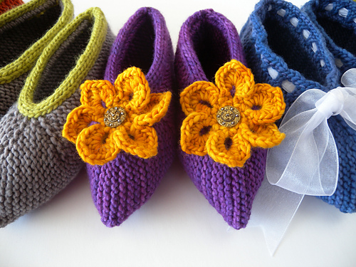 Ravelry: Toe Bean Slippers pattern by Nina Machlin Dayton