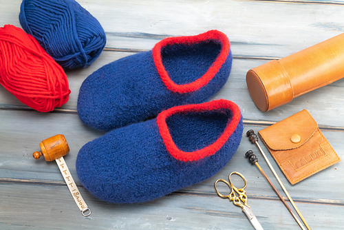 Ravelry: Easy felted slippers pattern by Norman Schwarze
