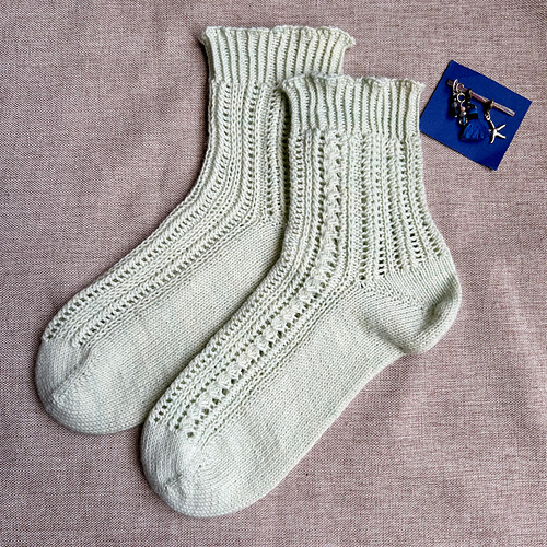 Ravelry: Ame Amu Socks pattern by wooco うーこ