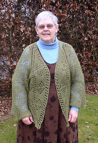 Ravelry: Origami Shrug pattern by Elizabeth Lovick