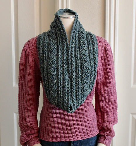 Ravelry: Bulky Celtic Cable Cowl pattern by Noelle Stiles