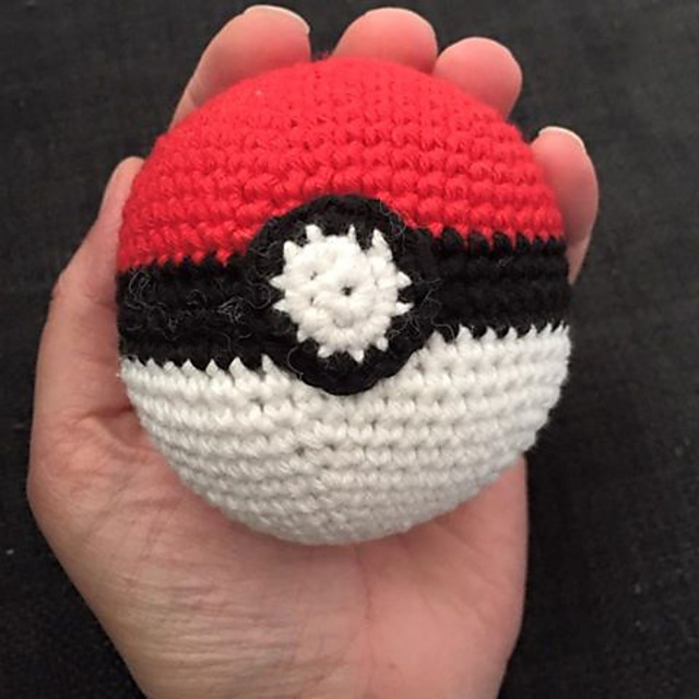 Ravelry: Pokeball pattern by Michelle Micha I. Navne