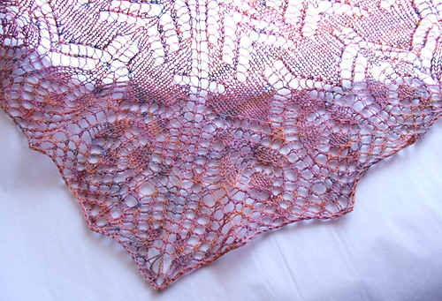 Ravelry: lutea shawl pattern by Lori Law