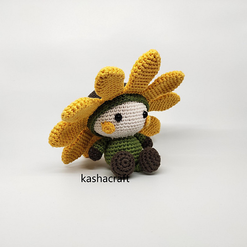 Ravelry: Sunny the Sunflower pattern by Odinka Wisanindhi