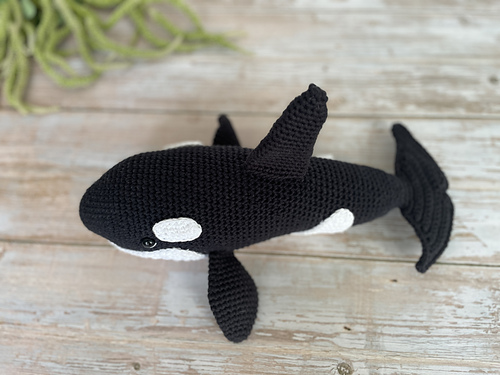 Ravelry: Kalla the Orca Whale Amigurumi pattern by Lindsey Roe