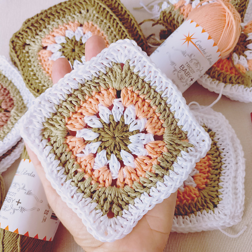 Ravelry: Vestido Momo pattern by O Fio das Moiras