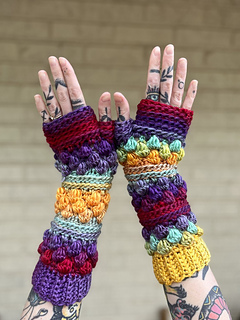Ravelry: Wobble Bobble Gloves pattern by Hannah Bovender