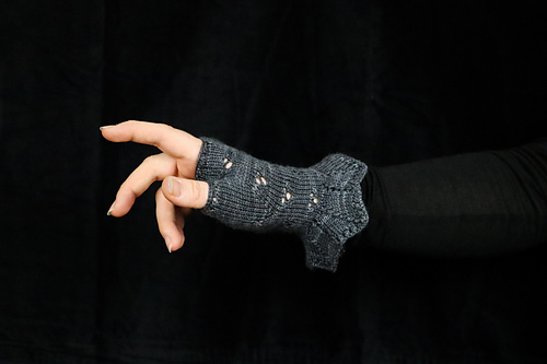 Ravelry: Wool of Bat Mitts pattern by Olivia Hoak