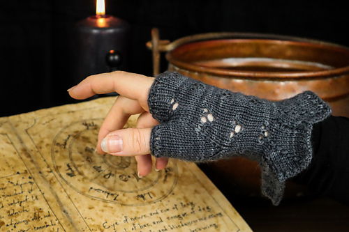 Ravelry: Wool of Bat Mitts pattern by Olivia Hoak