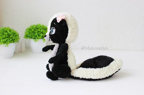 Ravelry: Skunk Flo pattern by Olya Usoltseva