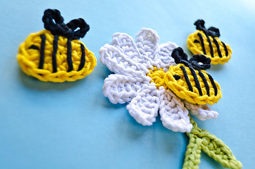 Ravelry: Bee and Flower pattern by Carolina Guzman