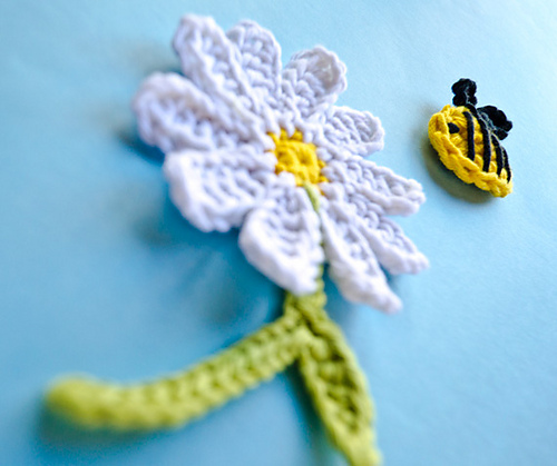 Ravelry: Bee and Flower pattern by Carolina Guzman
