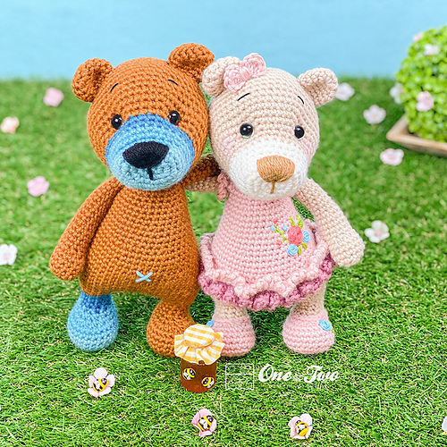 Ravelry: Lia & Brooklyn Bear Cubs pattern by Carolina Guzman