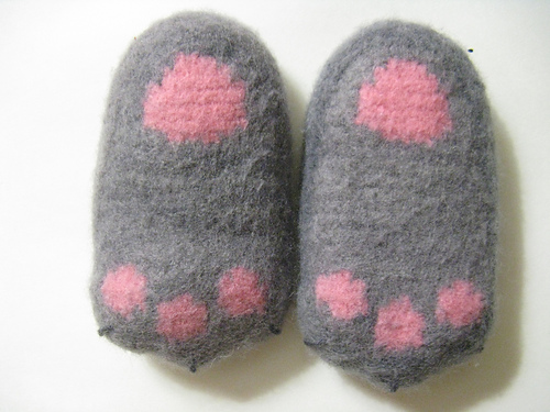 Ravelry: Kitty Baby Slippers pattern by Anna Martynenko