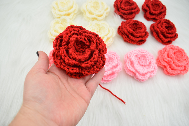 Ravelry: Camellia flower pattern by passionatecraft2