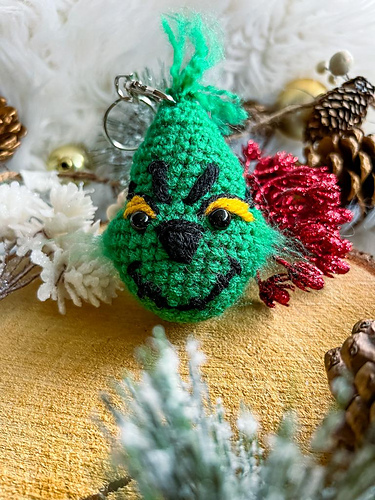 Ravelry: The Grinch keychain pattern by Tidzhen Gyuldzhu