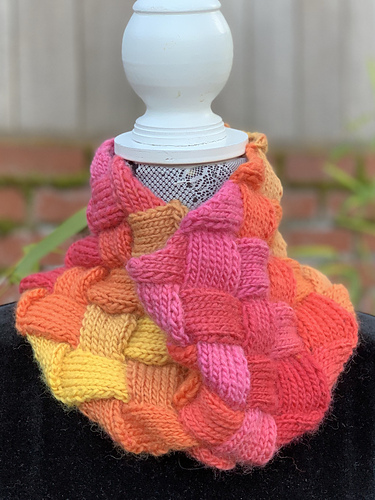 Ravelry: Minerva Entrelac Cowl or Scarf pattern by Michele Bernstein