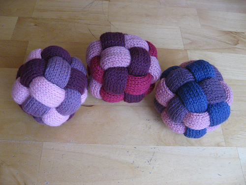 Ravelry: Gevlochten Bal / Braided Ball pattern by Marleen Hartog
