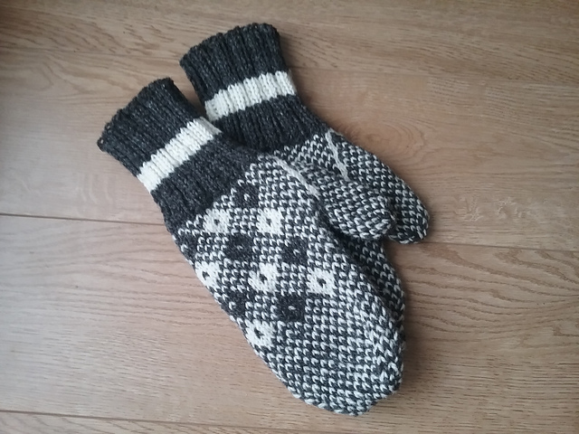 Ravelry: Mummers pattern by Shirley A. Scott