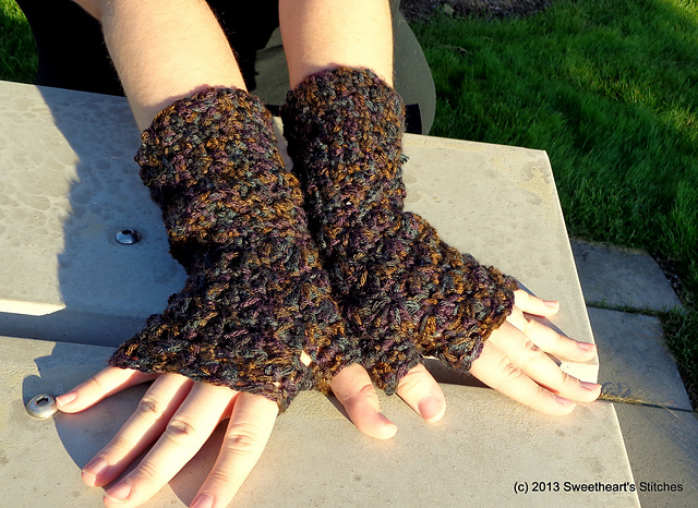 Ravelry: Victoria Regina Gauntlets pattern by Emily Catherine