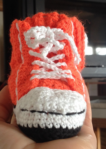 Ravelry: baby converse sutsko pattern by Pernille Emonds
