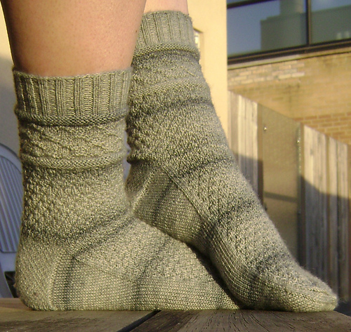 Ravelry: Rhombilie pattern by ela m.
