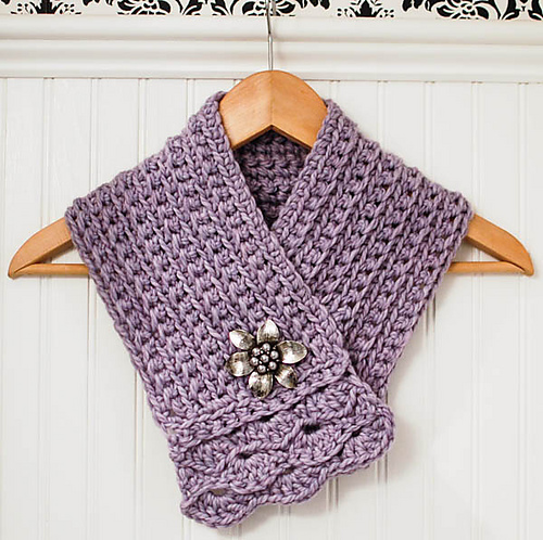 Ravelry: Pretty Cowl / Scarflette pattern by Kara Gunza