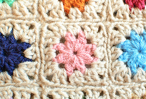 Ravelry: Cluster Burst Granny Squares pattern by Kara Gunza