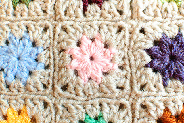 Ravelry: Cluster Burst Granny Squares pattern by Kara Gunza