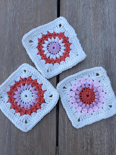 Ravelry: Granny square Flower pattern by Petra van Bree
