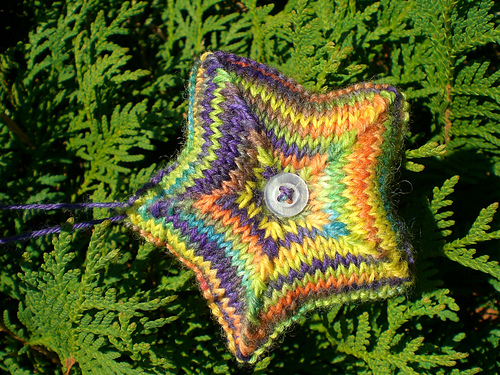 Ravelry: Mini-Sternkissen / small star cushion pattern by Annette Maass