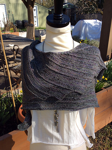 Ravelry: Bat Hug Shawlette pattern by Nicole Sijnja