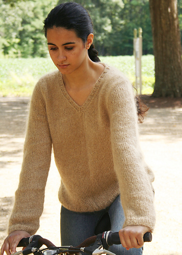 Ravelry: #107 Comfy Pullover pattern by Phoenix Bess