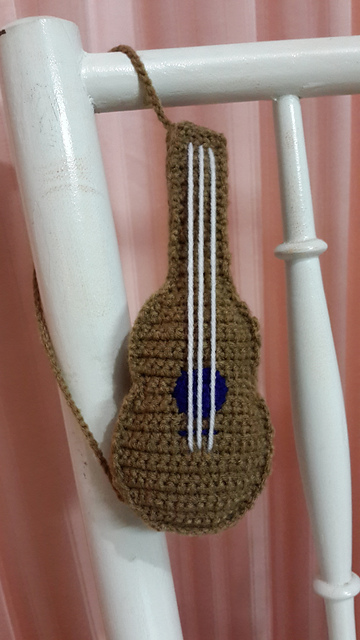 Ravelry: Amigurumi Crochet Guitar pattern by AmigurumiPianosound