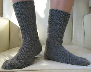 Ravelry: piccolopesce's Favorite Diagonal rib socks