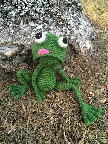 Ravelry: Fergus the Frog pattern by Lise-Anne Michel