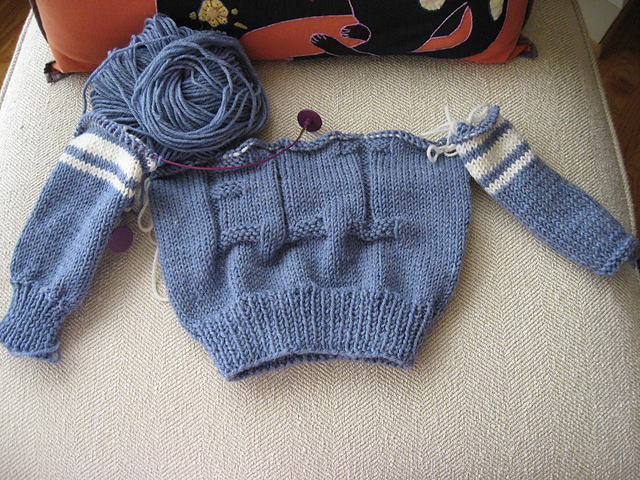 Ravelry: hiddenlaneluv503's Baby Sweater wonderful wallaby sweater