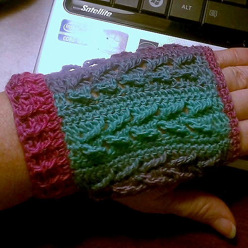 Ravelry: Falling Leaves Handwarmers pattern by Pam Daley