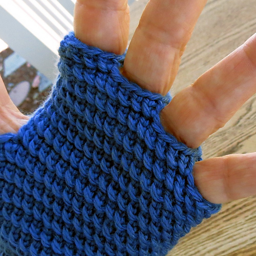 Ravelry: Checkerboard Driving Gloves pattern by Pam Daley