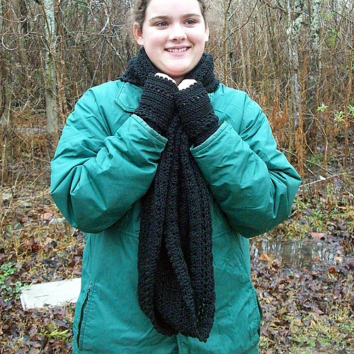 Ravelry: Infinity Scarf or Cowl pattern by Pam Daley