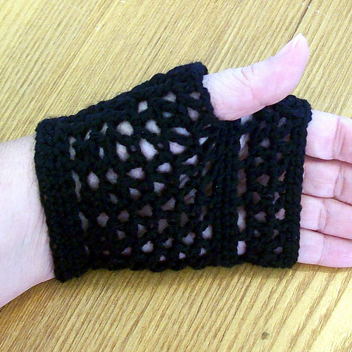 Ravelry: Mesh Fingerless Gloves pattern by Pam Daley