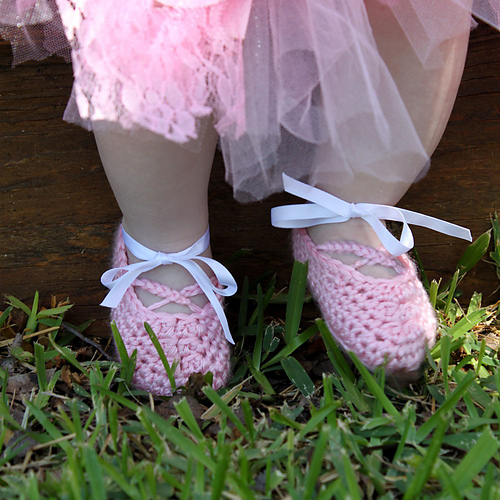 Ravelry: Baby Ballerina Ballet Slippers pattern by Pam Daley